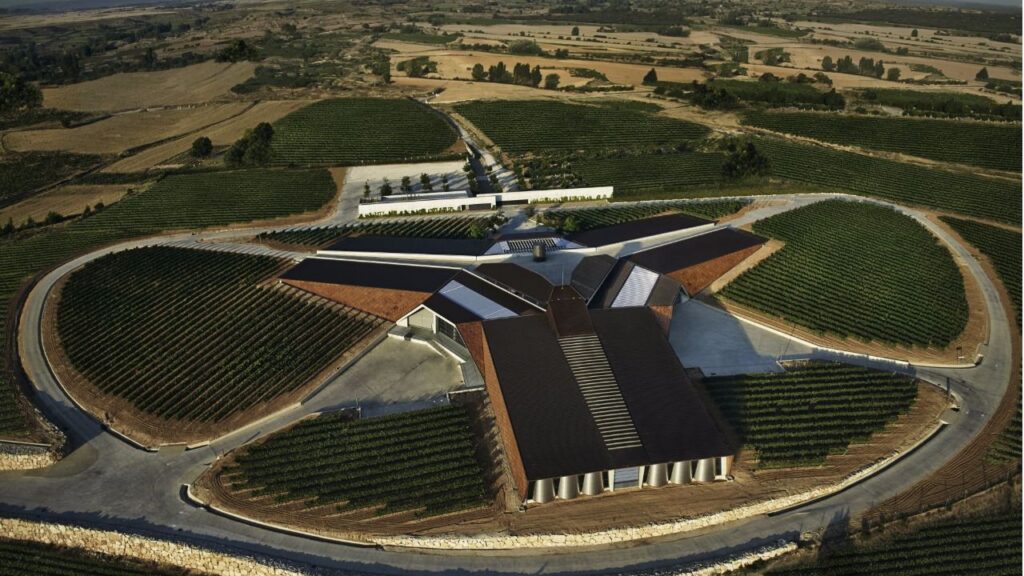 Inspiración, arquitectura y vino con las bodegas más espectaculares del ...